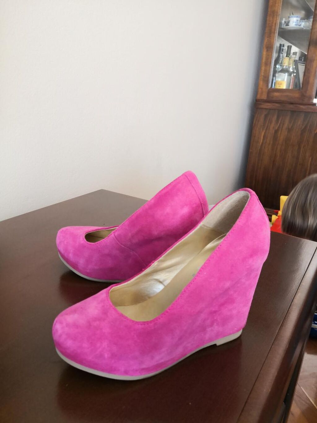 Nove pink kožne cipele, broj 37, NOVO, u odličnom stanju, bez