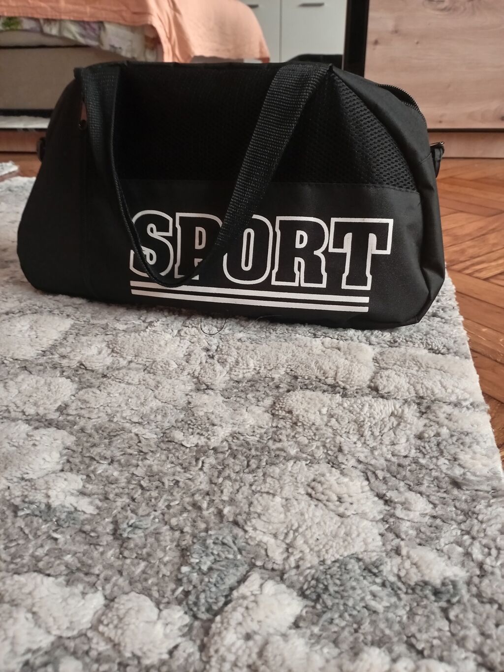 Crna sportska torba
