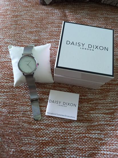 Daisy Dixon sat