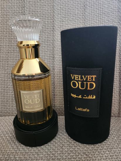 Velvet oud Lattafa parfem