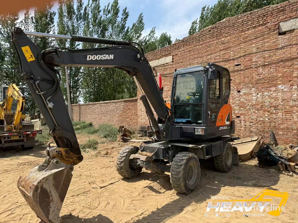 Doosan DX60W bager točkaš