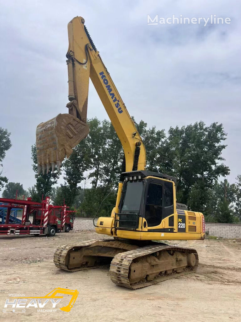 Komatsu PC220-8M0 bager na šinama