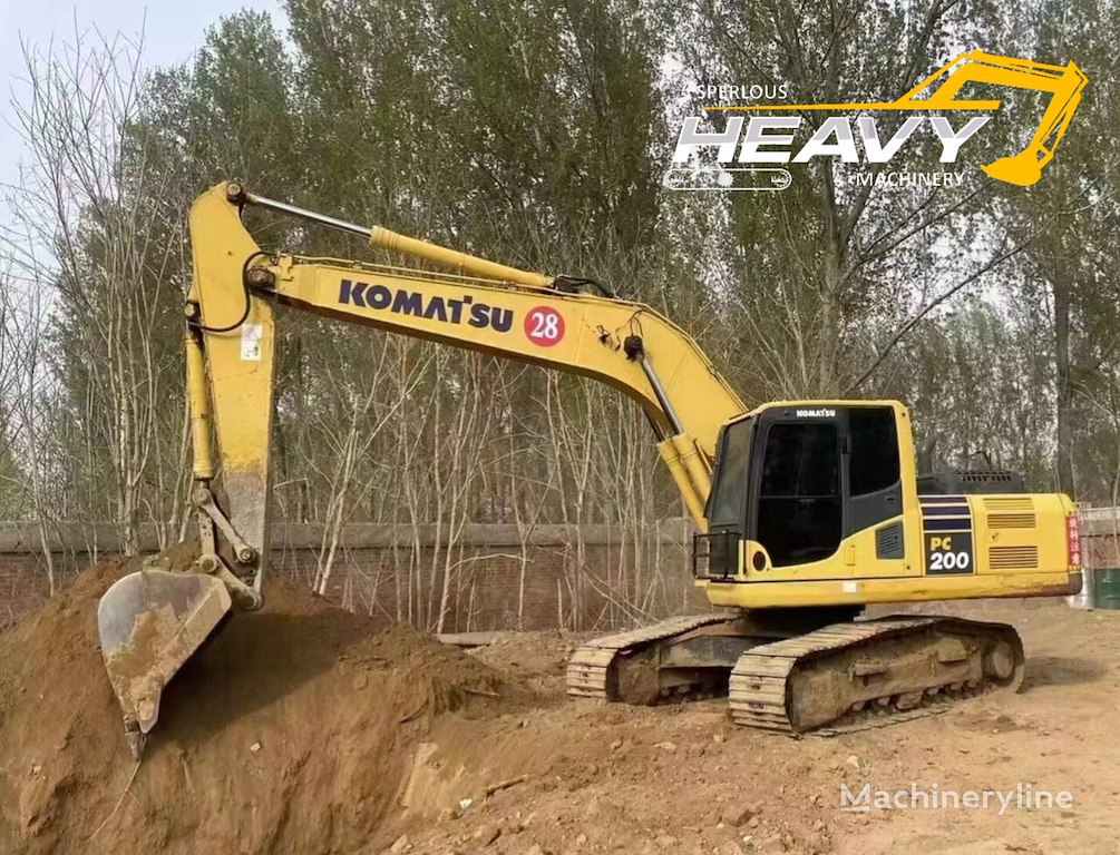 Komatsu PC200-8M0 bager na šinama