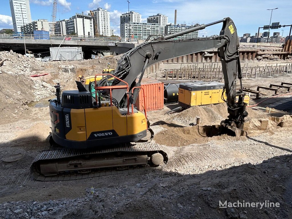 Volvo ECR235EL bager guseničar