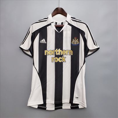 Newcastle United 2005/2006 domaći dres