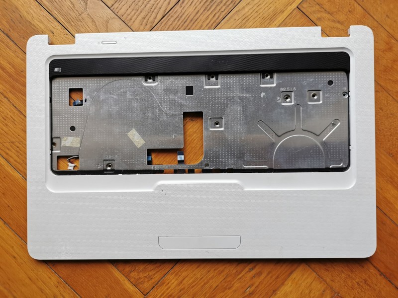 HP G62 beli palm rest sa touchpad-om