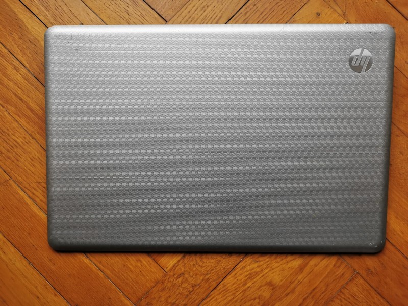 HP G62 sivo komplet gornje kućište sa šarkama