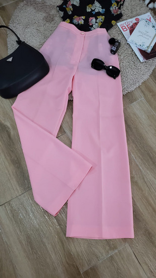       Roze pantalone