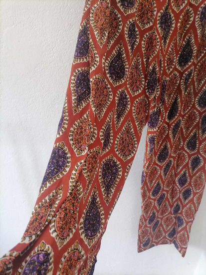 zenske pantalone sarene