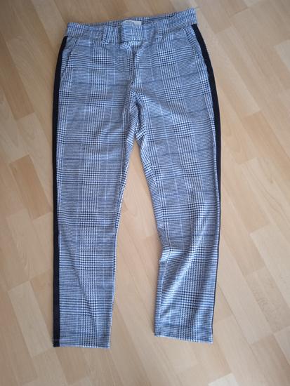Karirane pantalone