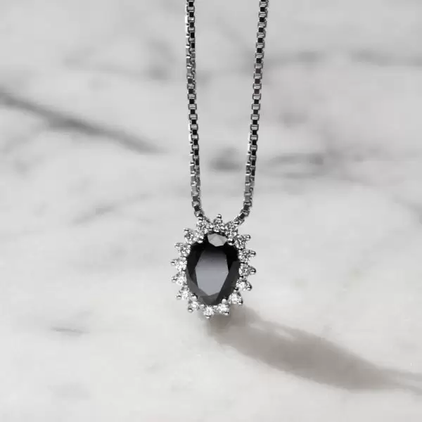 Ogrlica sa crnim dijamantom, 4140