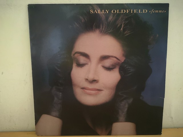 Sally Oldfield:Femme