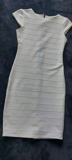 Prelepa bela haljina, čvršći materijal