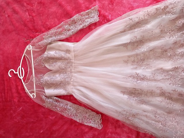 Nova roze haljina
