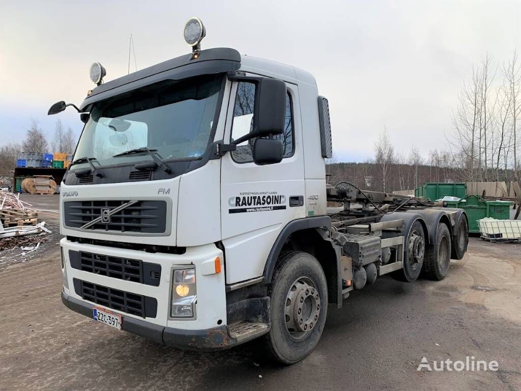 Volvo FM13 8×2 kamion sa kukom za podizanje tereta