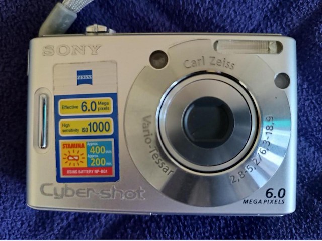 Fotoaparat SONY DSC-W30 i prateća oprema