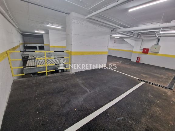 Komforno parking mesto u privatnoj garazi na Zvezdari