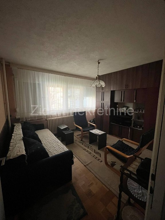 Blok 70, J.Gagarina, izvorno trosoban stan od 80m2