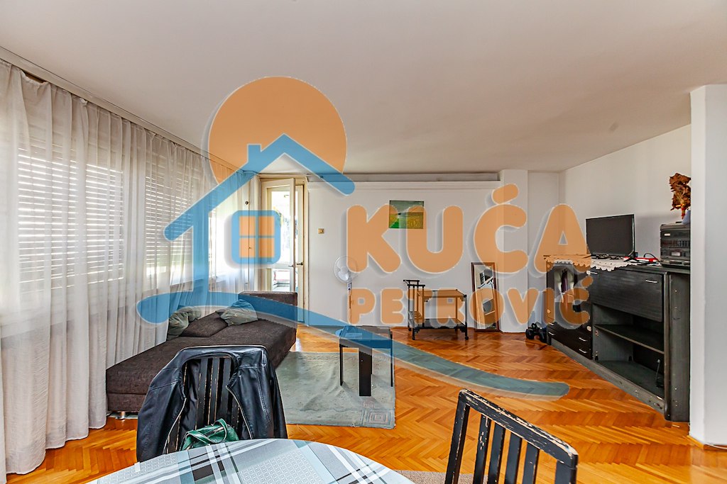 četvorosoban stan, 104 m2, Dom zdravlja, Vojvode Tankosića ID: p-011451