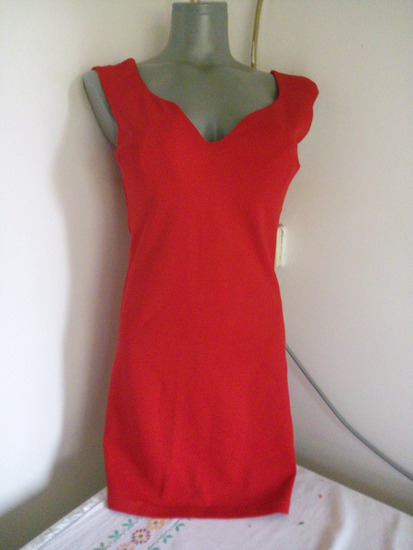 Crvena dekoltovana italijanska haljina S/M