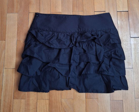 Crna mini suknja