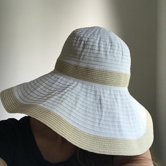 Nov belo bež platneni letnji šešir