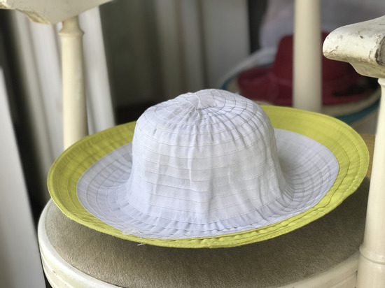 Nov platneni beli letnji šešir