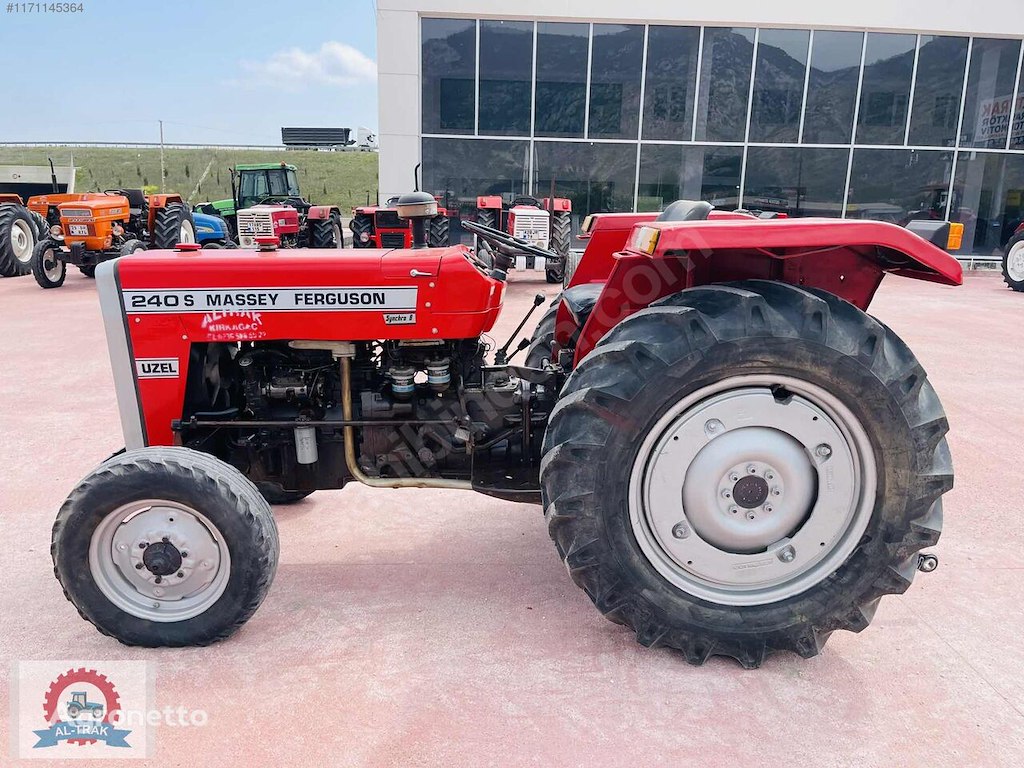 Massey Ferguson 240 S mini traktor