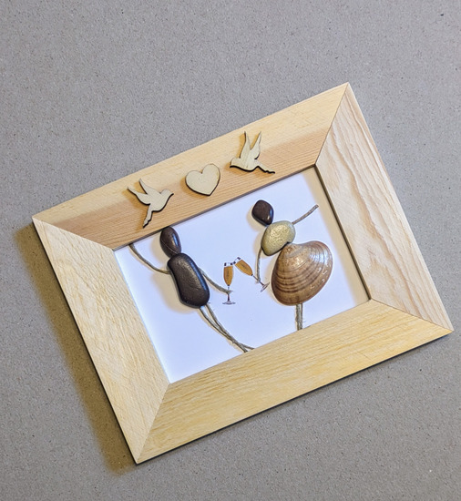 Slika od morskih kamenčića i školjki
