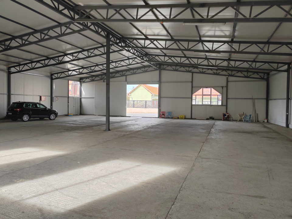 Izdajem halu povrsine 700 m2 plus magacinski prostor 300 m2