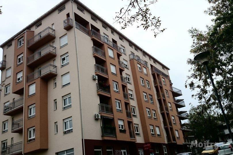 Izdajem stan 3.0 Karaburma Beograd renoviran novogradnja modernog dizajna namešten opremljen