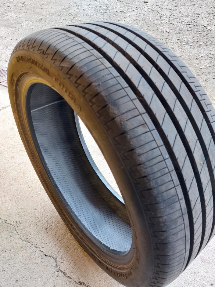 Bridgestone 215/45 R18