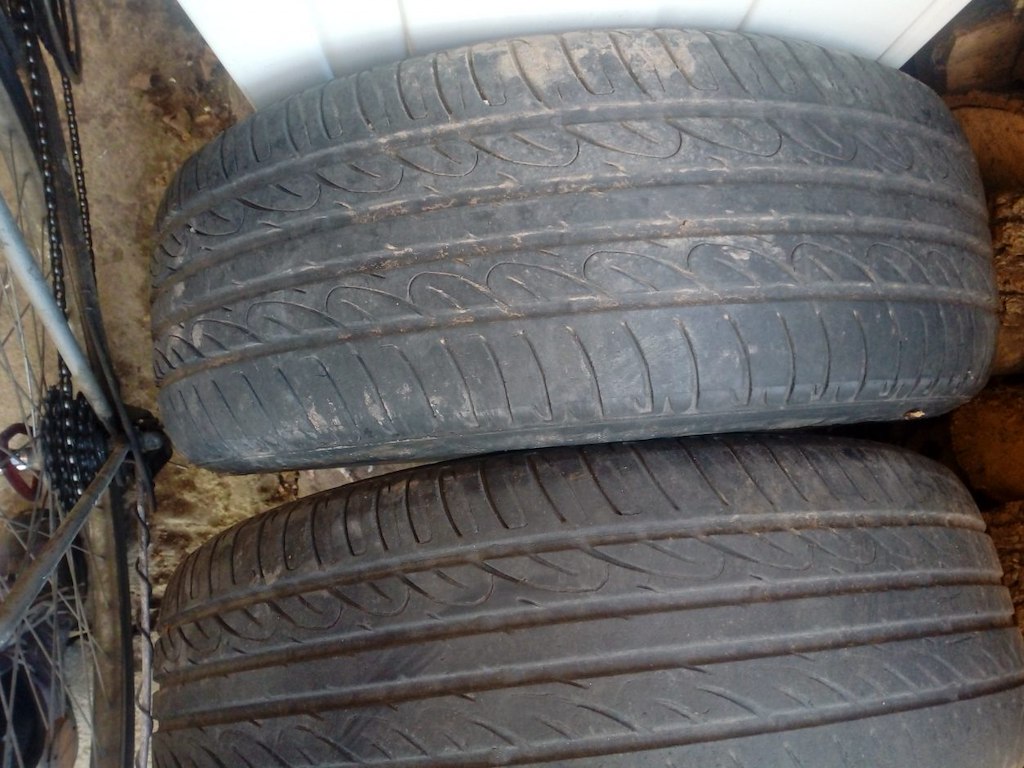 Dve letnje Gume 195/60 R15