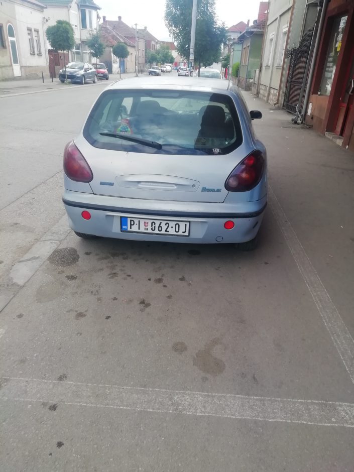 Na prodaju auto cena 400 evra 0644600986 boban