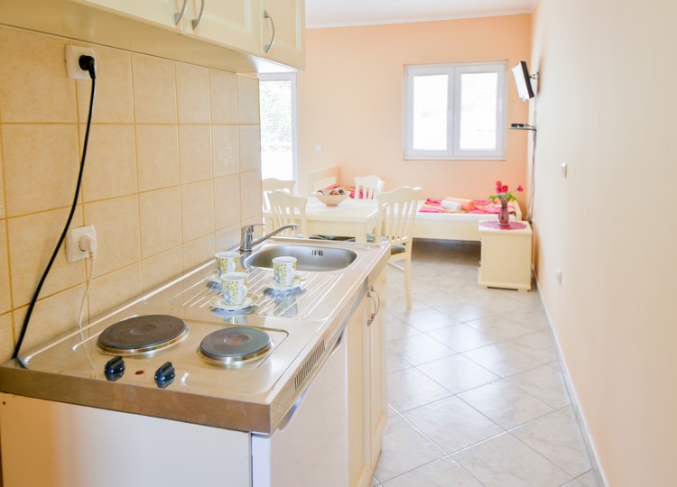 Izdajem lux namestene apartmane – Budva , plaža Jaz