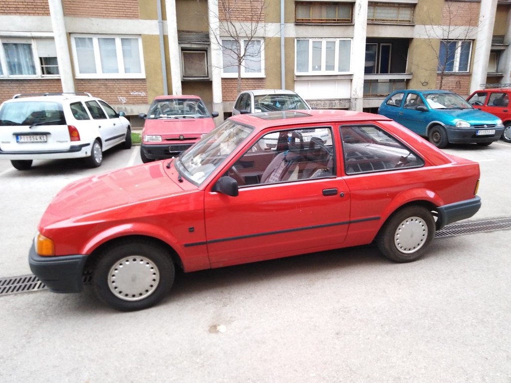 Prodajem Ford escort 1.1