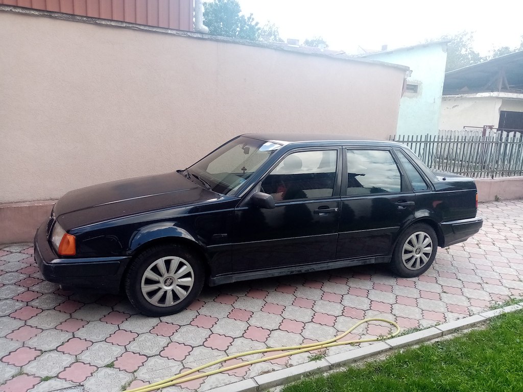 Na prodaju VOLVO 460 1.8