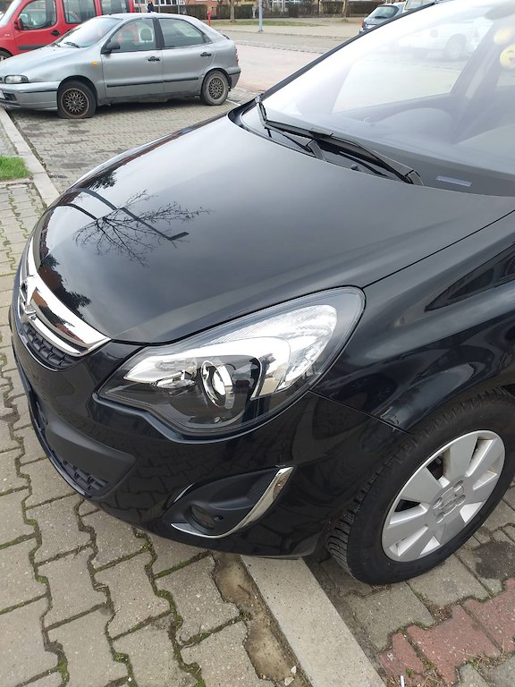 Opel corsa D Švajcarac