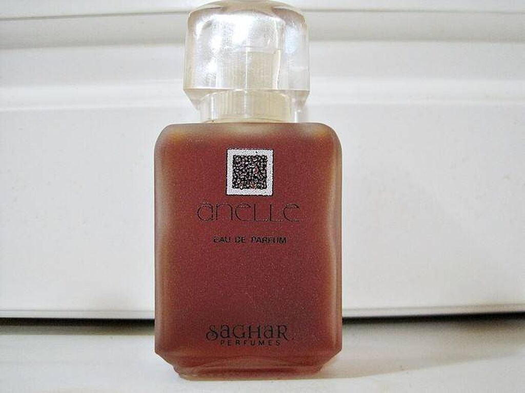 Saghar Anelle Saghar Anelle 45ml,nekorišćen, prelep vintage parfem
