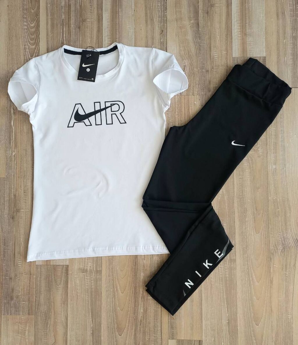 Nike ženski komplet majica i helanke Novo Majica pamuk Helanke mokra
