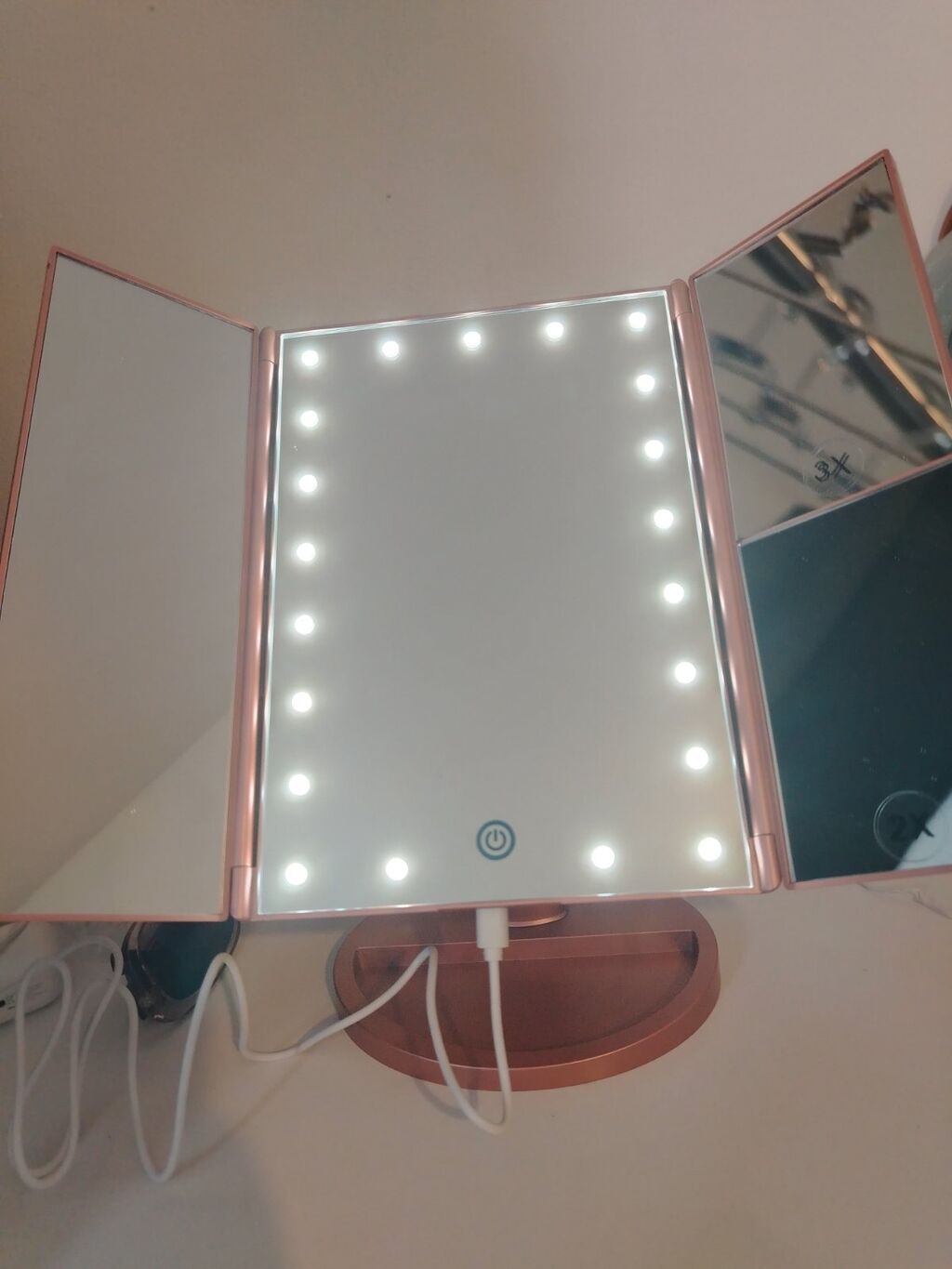 DeWEISN Led Lighted Makeup Mirror sa tri preklopa i osvetljenjem