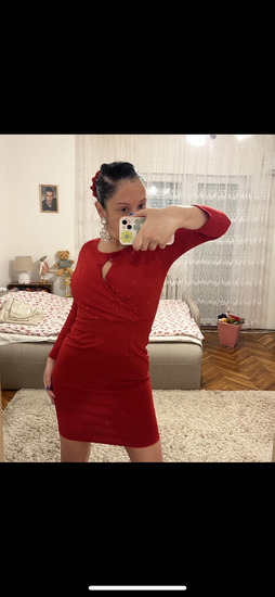 Potpuno ocuvana crvena, sexy haljina