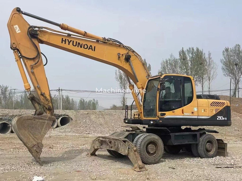 Hyundai R210 bager točkaš