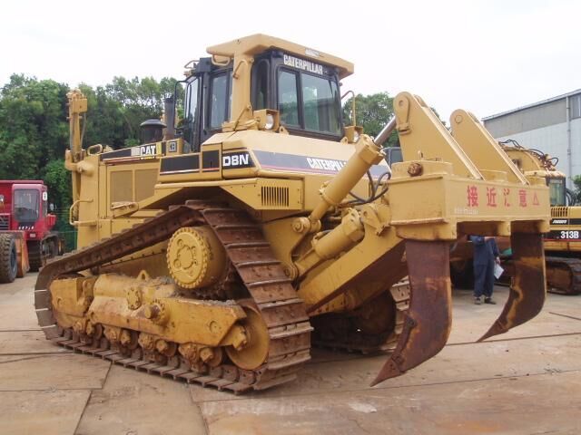 Caterpillar D8N buldožer