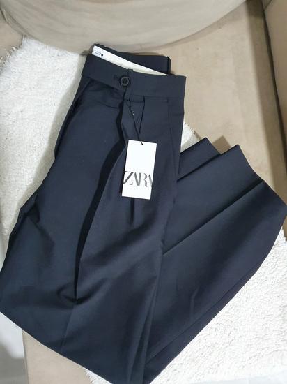 Zara savrsene pantalone NOVO 3000%%