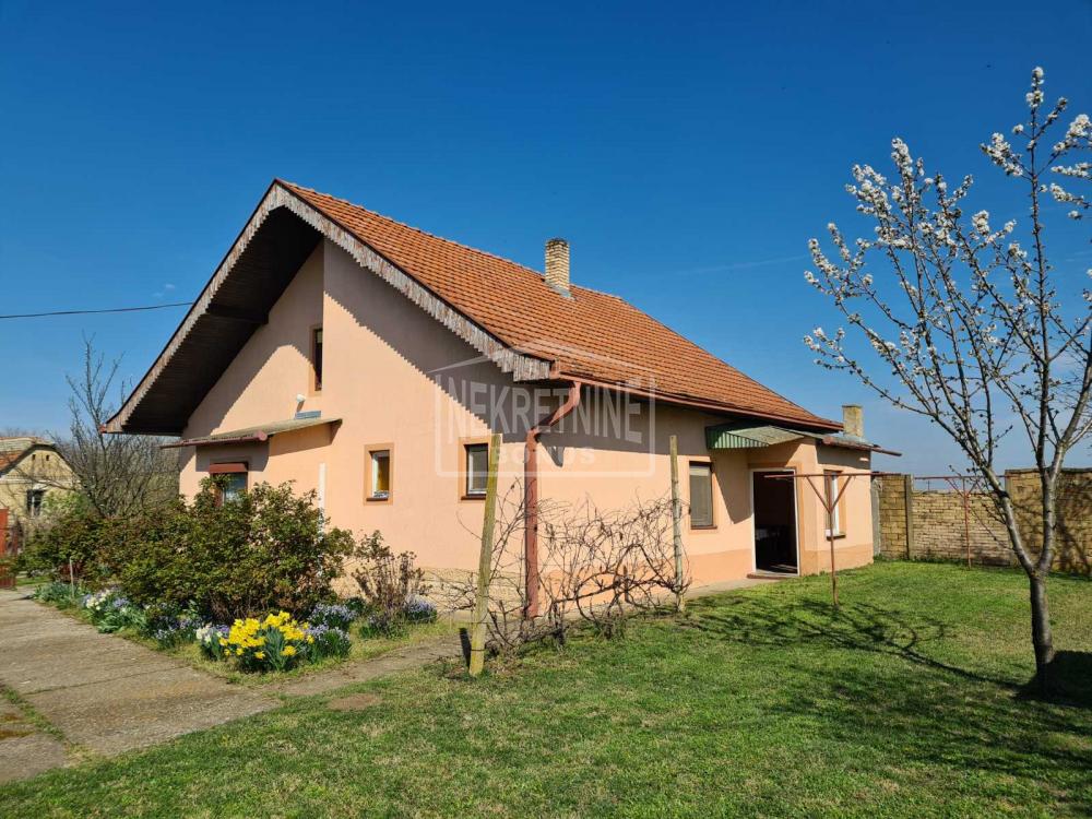 Subotica-Pačir-kuća od tvrdog materijala sa nedovršenim potkrovljem ID#1527 40.000 €