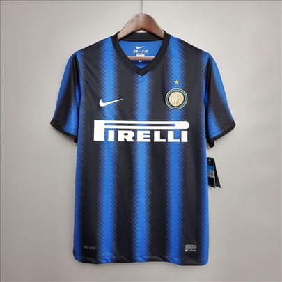 Inter 2010/2011 domaci dres