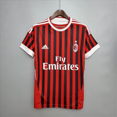 AC Milan 2011/2012 domaci dres