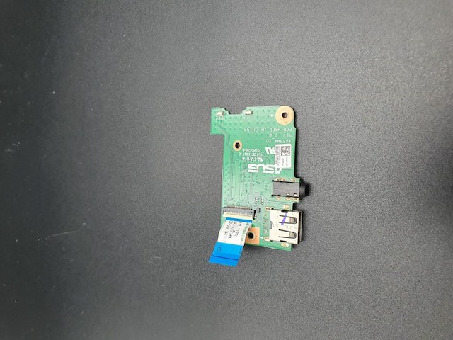 USB, audio konektor za  Asus X553M