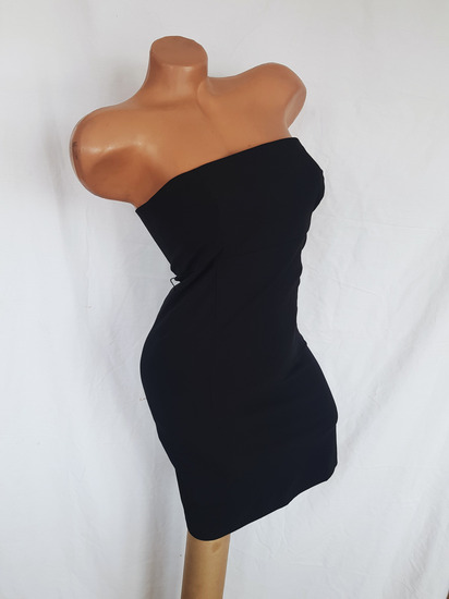 Savršena, praktična top crna haljina ★